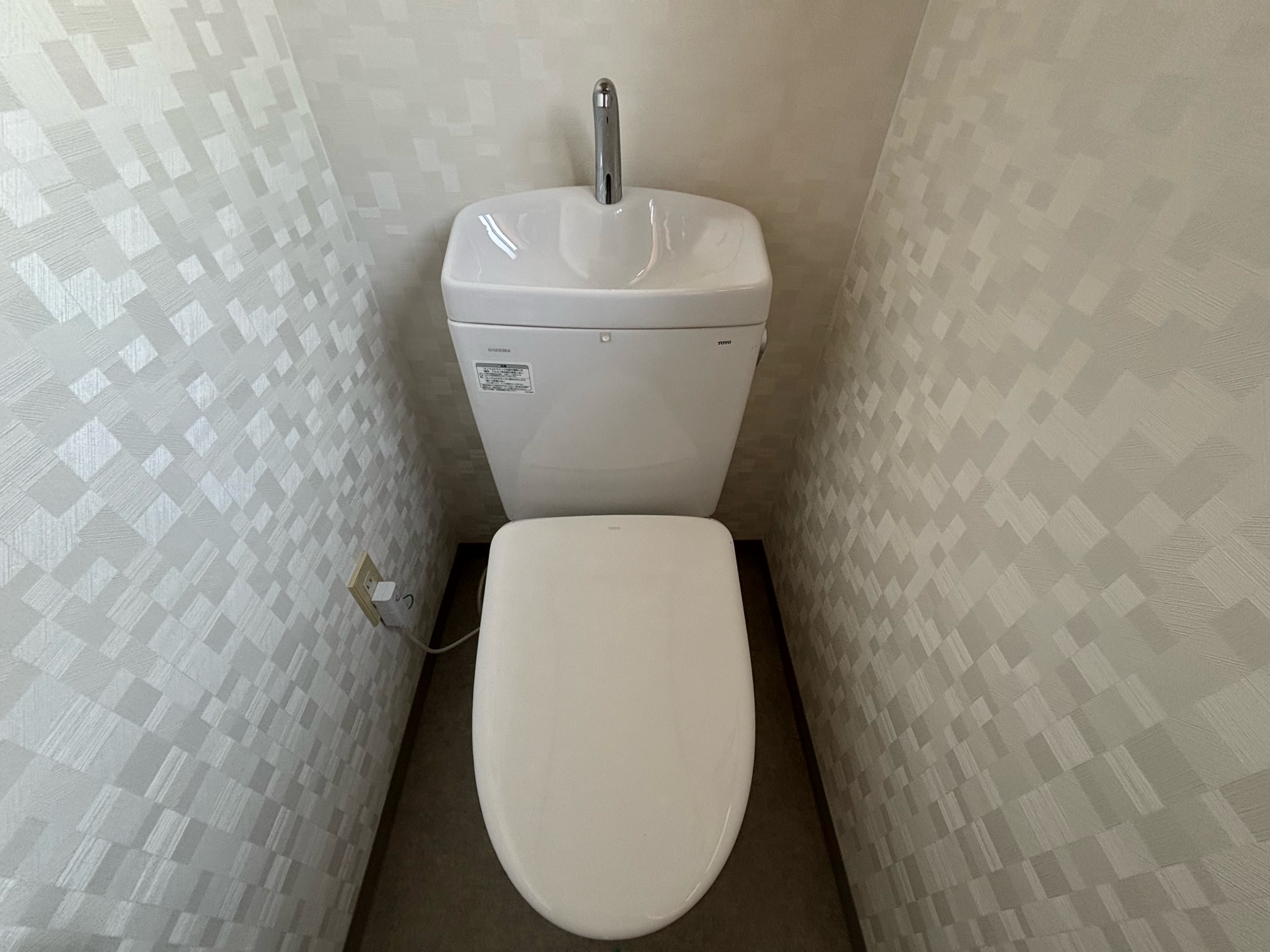 渋川市 2Fトイレ工事 〈TOTO ピュアレストQR＋アプリコットF1A〉 | リフォームモリハウス｜渋川市,吉岡町,榛東村,東吾妻町水廻りリフォーム専門店